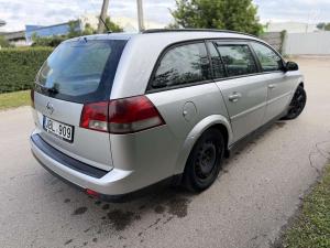 Grey Opel Vectra 2005 in Kaunas, with an engine capacity of 1.91 L and mileage of 334 thousand km for 1190 €, photo 8 on AUTOMOTO.COM.LV
