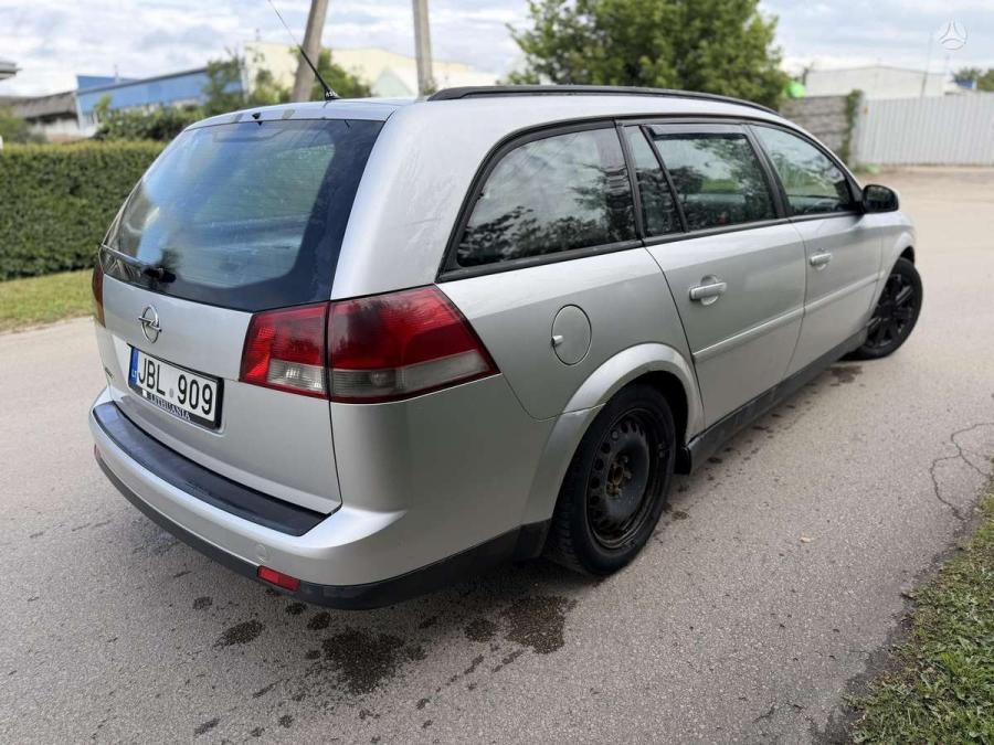 Grey Opel Vectra 2005 in Kaunas, with an engine capacity of 1.91 L and mileage of 334 thousand km for 1190 €, photo 8 on AUTOMOTO.COM.LV