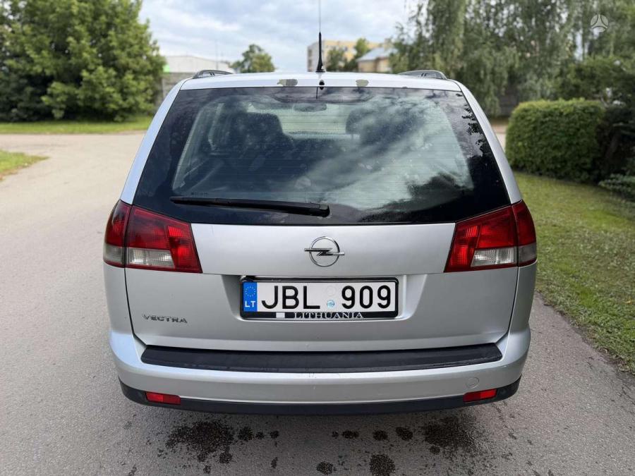 Grey Opel Vectra 2005 in Kaunas, with an engine capacity of 1.91 L and mileage of 334 thousand km for 1190 €, photo 9 on AUTOMOTO.COM.LV