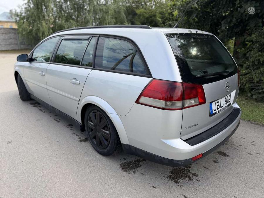 Grey Opel Vectra 2005 in Kaunas, with an engine capacity of 1.91 L and mileage of 334 thousand km for 1190 €, photo 10 on AUTOMOTO.COM.LV