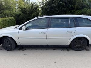 Grey Opel Vectra 2005 in Kaunas, with an engine capacity of 1.91 L and mileage of 334 thousand km for 1190 €, photo 11 on AUTOMOTO.COM.LV