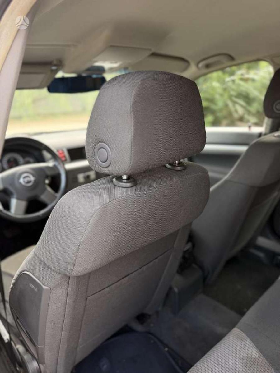 Grey Opel Vectra 2005 in Kaunas, with an engine capacity of 1.91 L and mileage of 334 thousand km for 1190 €, photo 16 on AUTOMOTO.COM.LV