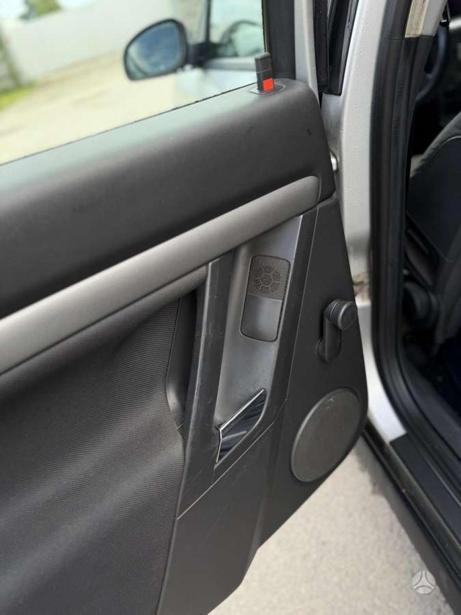 Grey Opel Vectra 2005 in Kaunas, with an engine capacity of 1.91 L and mileage of 334 thousand km for 1190 €, photo 18 on AUTOMOTO.COM.LV