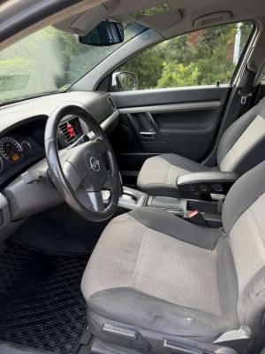 Grey Opel Vectra 2005 in Kaunas, with an engine capacity of 1.91 L and mileage of 334 thousand km for 1190 €, photo 19 on AUTOMOTO.COM.LV