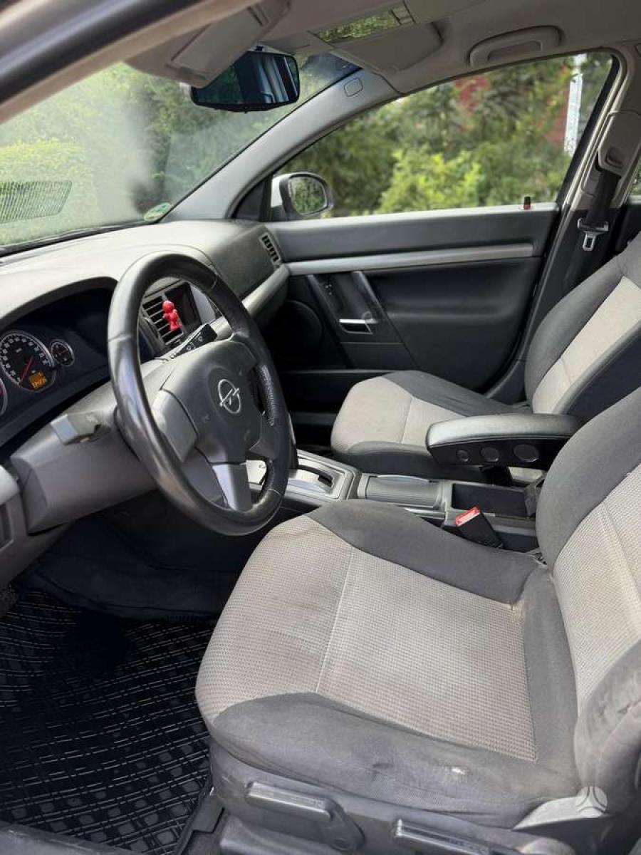 Grey Opel Vectra 2005 in Kaunas, with an engine capacity of 1.91 L and mileage of 334 thousand km for 1190 €, photo 19 on AUTOMOTO.COM.LV