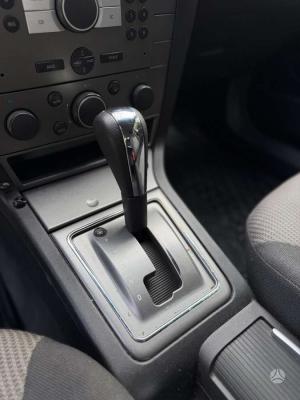 Grey Opel Vectra 2005 in Kaunas, with an engine capacity of 1.91 L and mileage of 334 thousand km for 1190 €, photo 22 on AUTOMOTO.COM.LV
