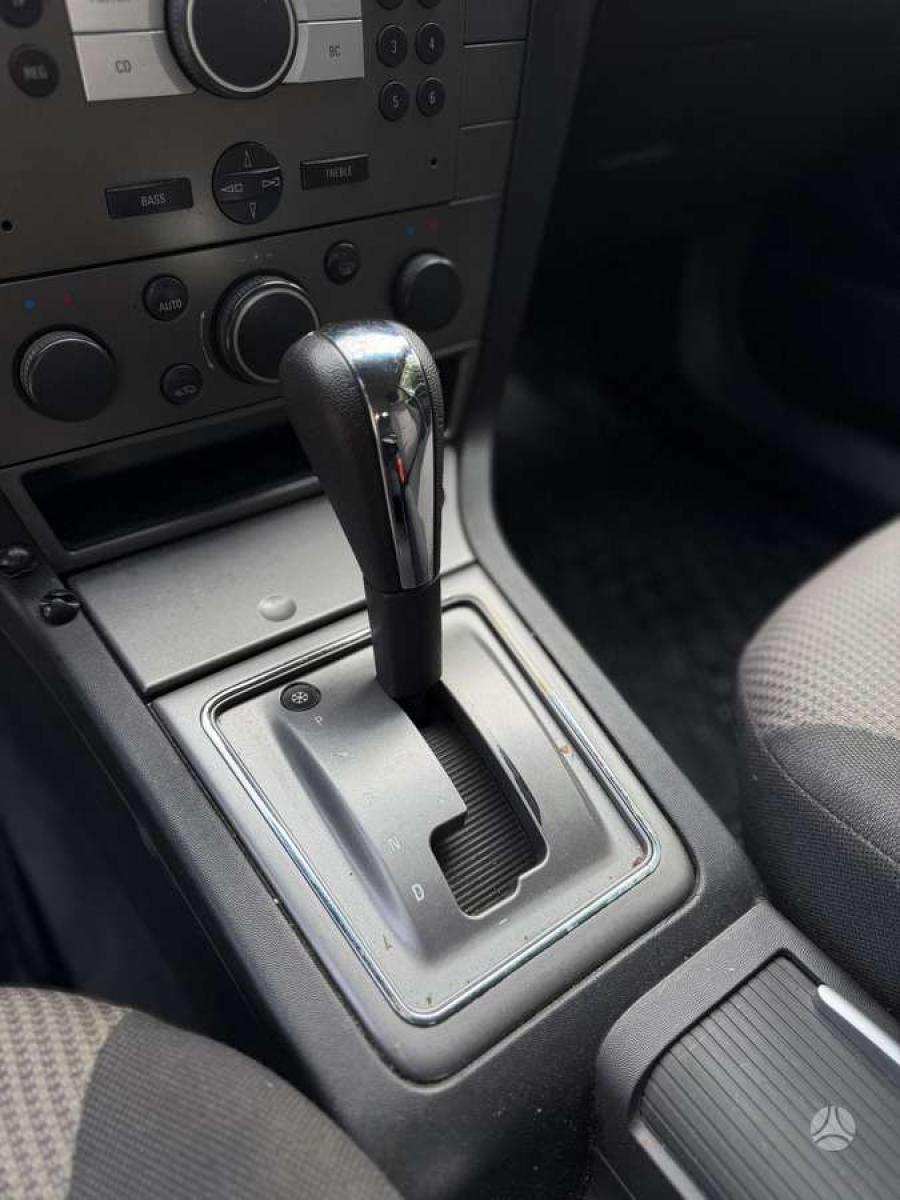 Grey Opel Vectra 2005 in Kaunas, with an engine capacity of 1.91 L and mileage of 334 thousand km for 1190 €, photo 22 on AUTOMOTO.COM.LV