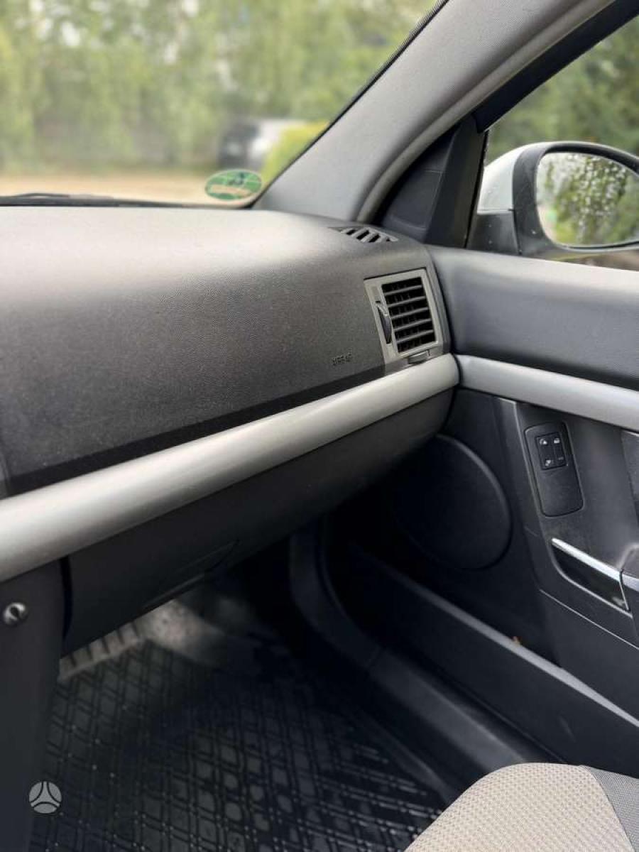 Grey Opel Vectra 2005 in Kaunas, with an engine capacity of 1.91 L and mileage of 334 thousand km for 1190 €, photo 25 on AUTOMOTO.COM.LV