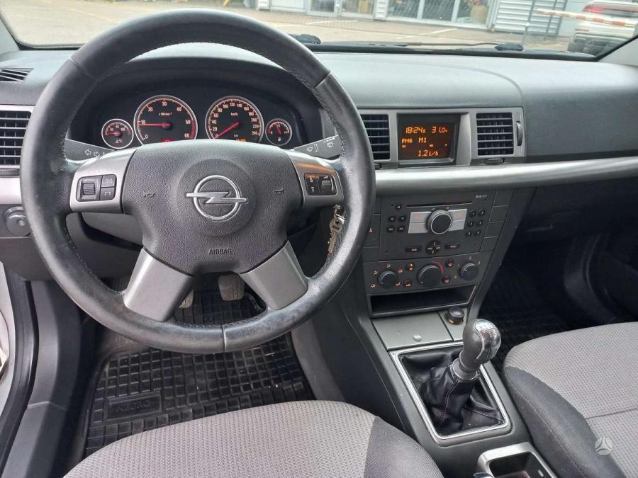 Pelēks Opel Vectra 2005 Kauņa, ar dzinēja tilpumu 1.91 L un nobraukumu 344 tūkst. km par 2100 €, foto 9 vietnē AUTOMOTO.COM.LV