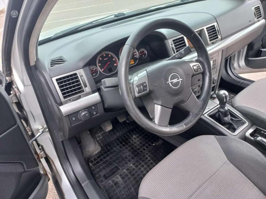 Pelēks Opel Vectra 2005 Kauņa, ar dzinēja tilpumu 1.91 L un nobraukumu 344 tūkst. km par 2100 €, foto 10 vietnē AUTOMOTO.COM.LV