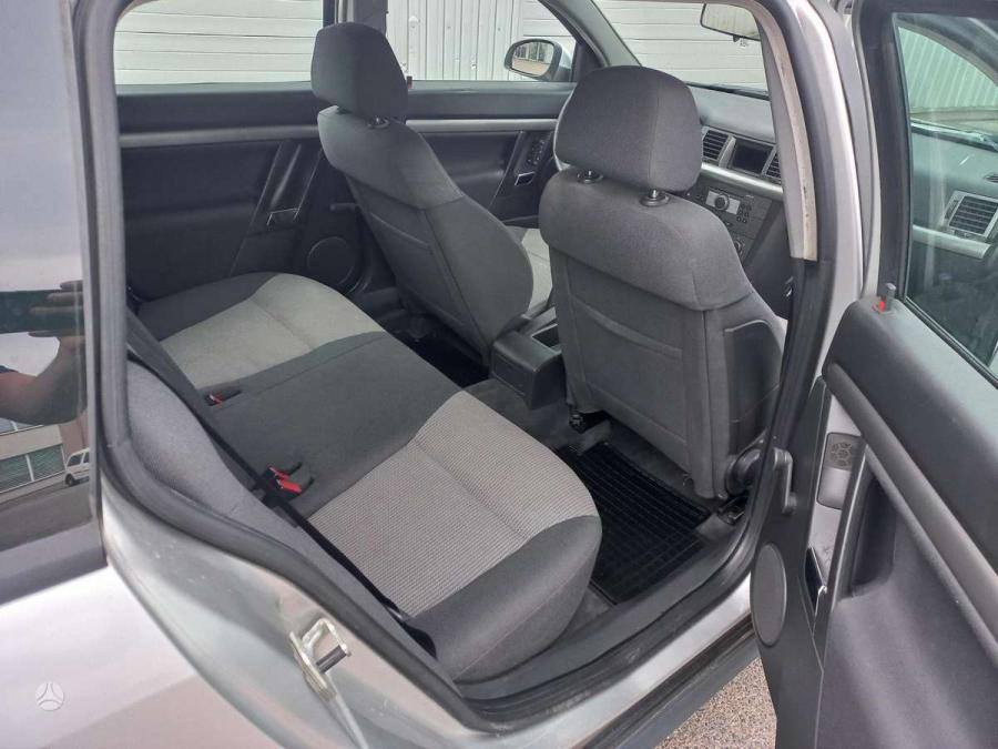Pelēks Opel Vectra 2005 Kauņa, ar dzinēja tilpumu 1.91 L un nobraukumu 344 tūkst. km par 2100 €, foto 12 vietnē AUTOMOTO.COM.LV