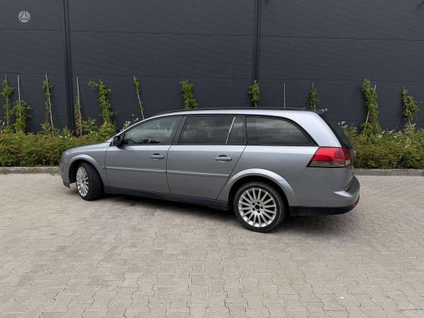 Pelēks Opel Vectra 2005 Viļņa, ar dzinēja tilpumu 1.91 L un nobraukumu 396 tūkst. km par 1250 €, foto 1 vietnē AUTOMOTO.COM.LV