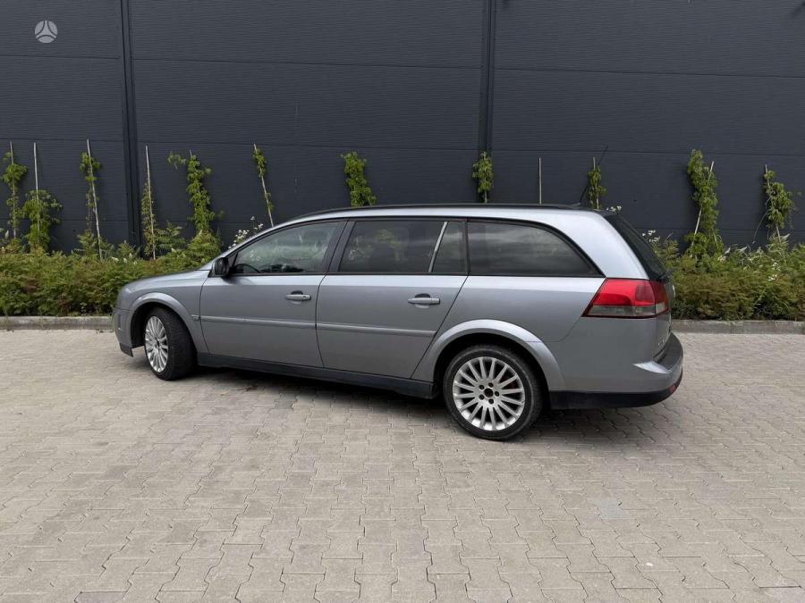 Pelēks Opel Vectra 2005 Viļņa, ar dzinēja tilpumu 1.91 L un nobraukumu 396 tūkst. km par 1250 €, foto 1 vietnē AUTOMOTO.COM.LV
