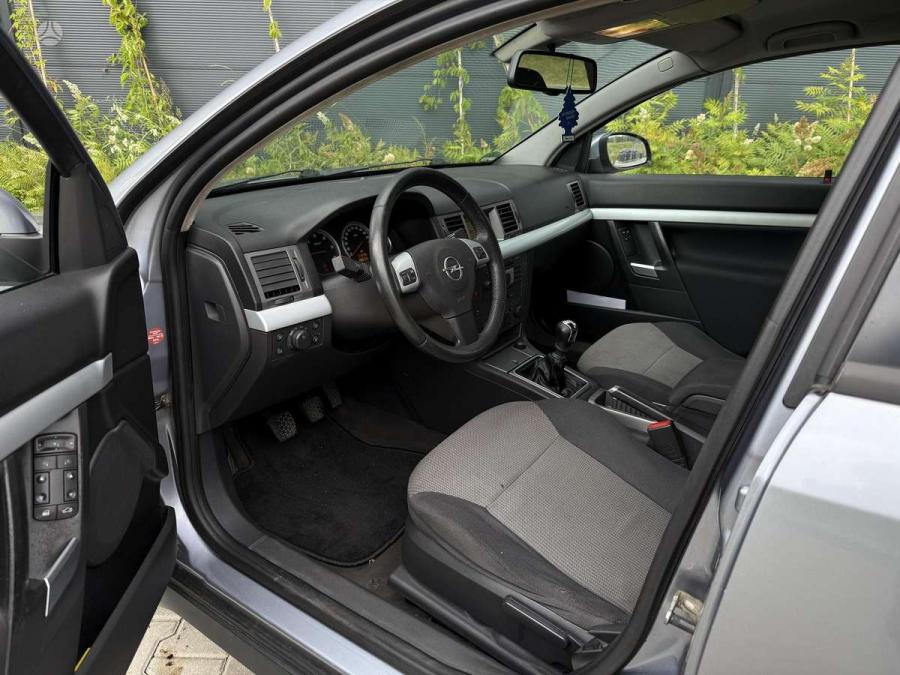 Pelēks Opel Vectra 2005 Viļņa, ar dzinēja tilpumu 1.91 L un nobraukumu 396 tūkst. km par 1250 €, foto 10 vietnē AUTOMOTO.COM.LV