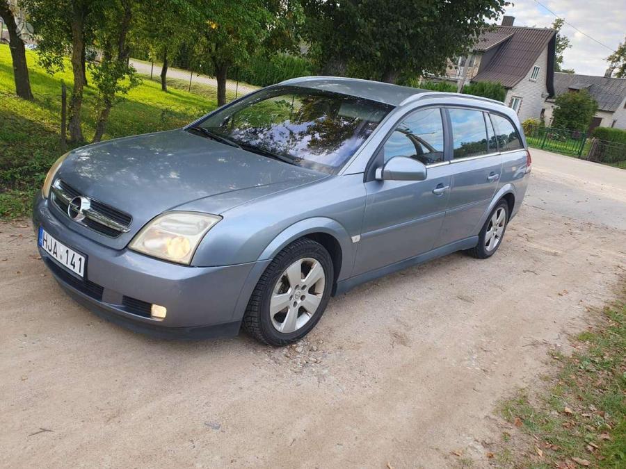 Grey Opel Vectra 2005 in Vilkaviskis, with an engine capacity of 2.17 L and mileage of 300 thousand km for 450 €, photo 1 on AUTOMOTO.COM.LV