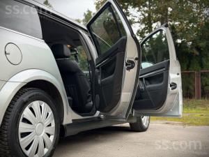 Pelēks Opel Vectra 2005 Jelgava, ar dzinēja tilpumu 1.90 L un nobraukumu 366 tūkst. km par 1650 €, foto 8 vietnē AUTOMOTO.COM.LV