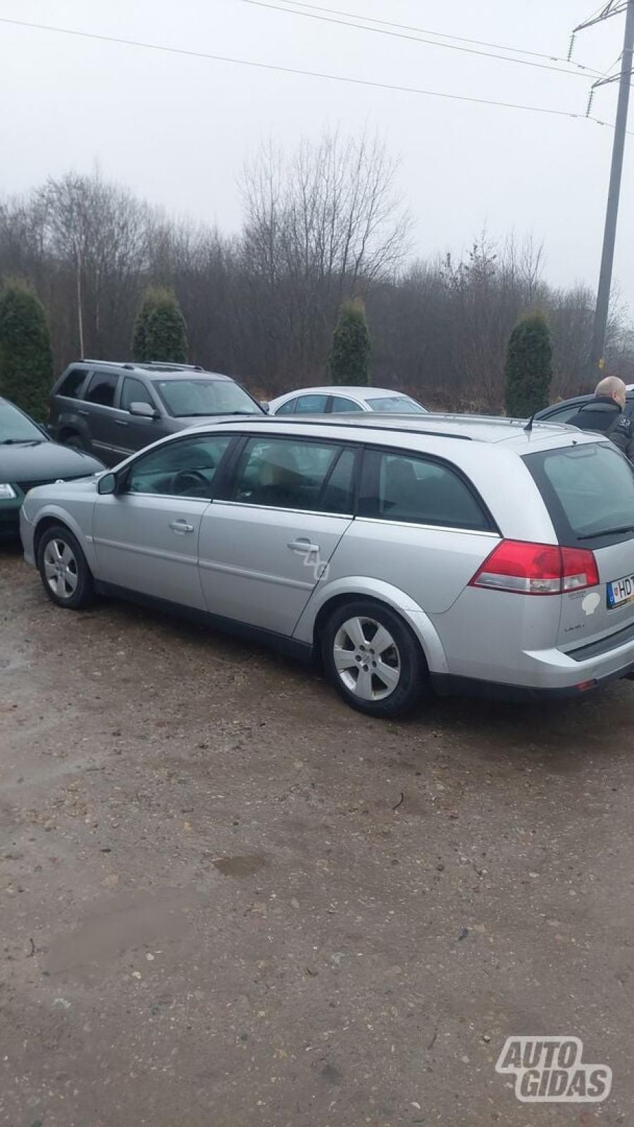 Grey Opel Vectra 2006 in Vilnius, with an engine capacity of 1.90 L and mileage of 255 thousand km for 1000 €, photo 1 on AUTOMOTO.COM.LV