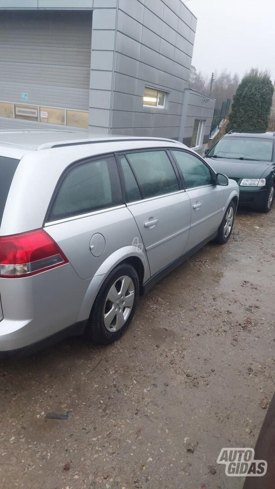 Grey Opel Vectra 2006 in Vilnius, with an engine capacity of 1.90 L and mileage of 255 thousand km for 1000 €, photo 2 on AUTOMOTO.COM.LV