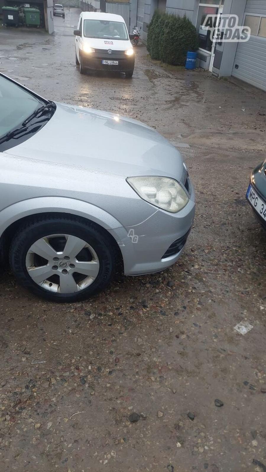 Grey Opel Vectra 2006 in Vilnius, with an engine capacity of 1.90 L and mileage of 255 thousand km for 1000 €, photo 4 on AUTOMOTO.COM.LV