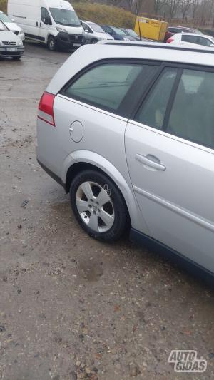 Grey Opel Vectra 2006 in Vilnius, with an engine capacity of 1.90 L and mileage of 255 thousand km for 1000 €, photo 5 on AUTOMOTO.COM.LV