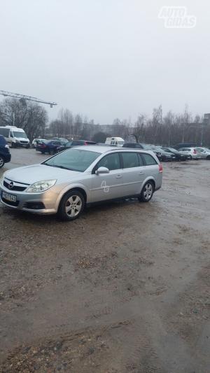 Grey Opel Vectra 2006 in Vilnius, with an engine capacity of 1.90 L and mileage of 255 thousand km for 1000 €, photo 6 on AUTOMOTO.COM.LV