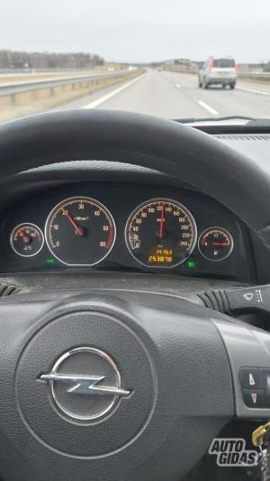 Grey Opel Vectra 2006 in Vilnius, with an engine capacity of 1.90 L and mileage of 255 thousand km for 1000 €, photo 9 on AUTOMOTO.COM.LV