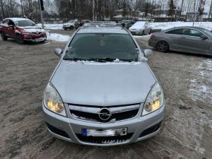 Grey Opel Vectra 2006 in Vilnius, with an engine capacity of 2.20 L and mileage of 234 thousand km for 1250 €, photo 2 on AUTOMOTO.COM.LV