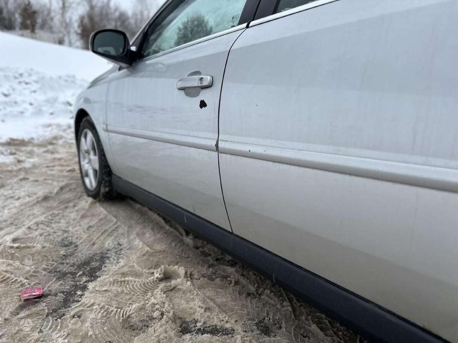 Grey Opel Vectra 2006 in Vilnius, with an engine capacity of 2.20 L and mileage of 234 thousand km for 1250 €, photo 7 on AUTOMOTO.COM.LV