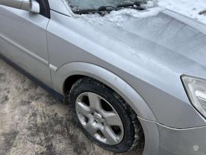 Grey Opel Vectra 2006 in Vilnius, with an engine capacity of 2.20 L and mileage of 234 thousand km for 1250 €, photo 9 on AUTOMOTO.COM.LV