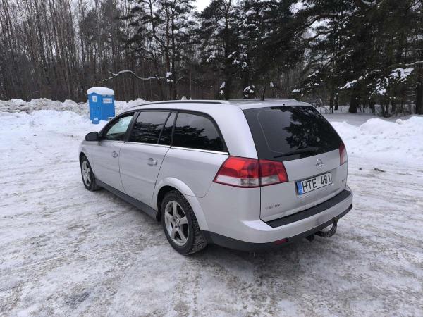 Grey Opel Vectra 2006 in Mazeikiai, with an engine capacity of 1.91 L and mileage of 307 thousand km for 1600 €, photo 4 on AUTOMOTO.COM.LV