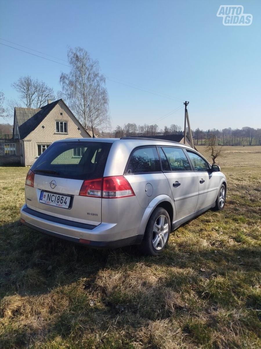 Grey Opel Vectra 2006 in Vilkaviskis, with an engine capacity of 1.90 L and mileage of 365 thousand km for 750 €, photo 3 on AUTOMOTO.COM.LV