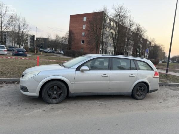 Grey Opel Vectra 2006 in Kaunas, with an engine capacity of 1.90 L and mileage of 307 thousand km for 650 €, photo 4 on AUTOMOTO.COM.LV