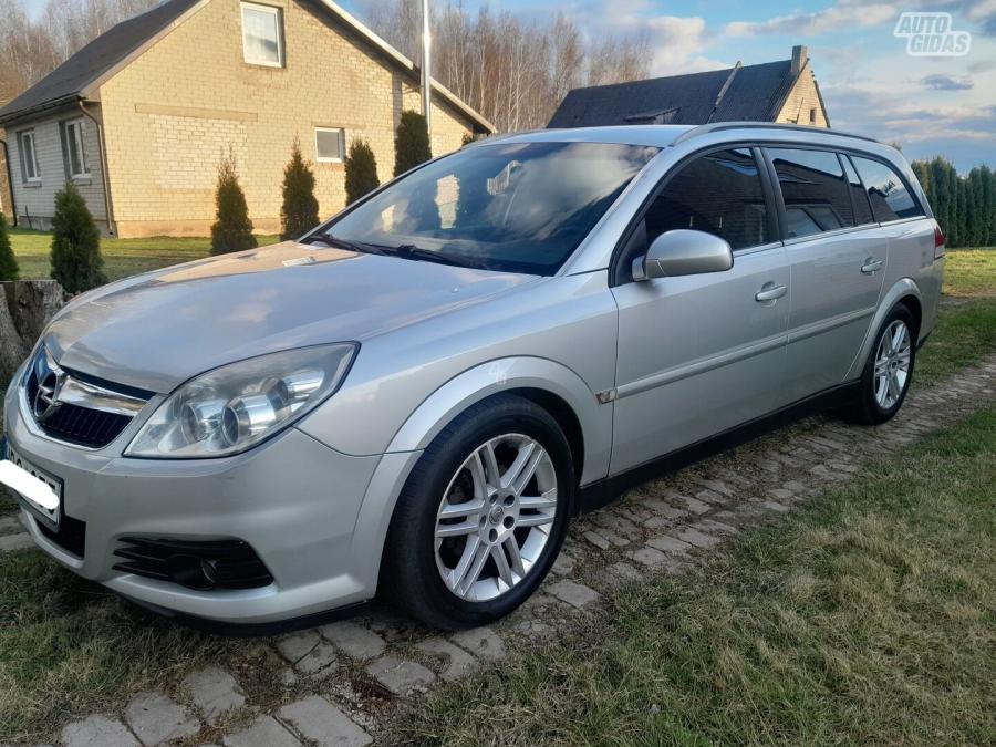 Grey Opel Vectra 2006 in Marijampole, with an engine capacity of 1.90 L and mileage of 336 thousand km for 1350 €, photo 1 on AUTOMOTO.COM.LV