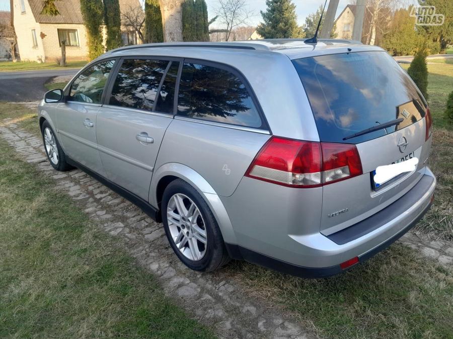 Grey Opel Vectra 2006 in Marijampole, with an engine capacity of 1.90 L and mileage of 336 thousand km for 1350 €, photo 3 on AUTOMOTO.COM.LV