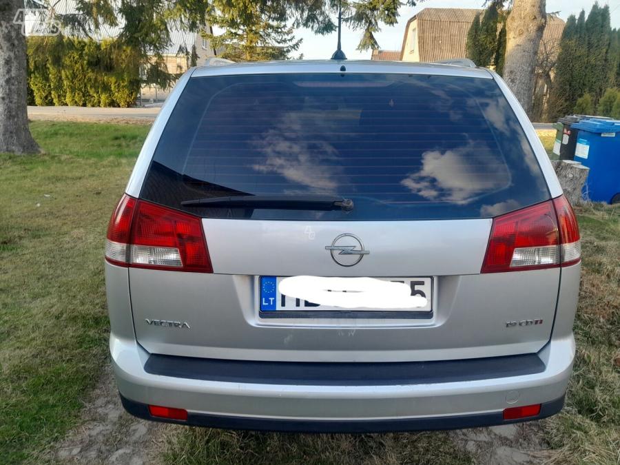 Grey Opel Vectra 2006 in Marijampole, with an engine capacity of 1.90 L and mileage of 336 thousand km for 1350 €, photo 5 on AUTOMOTO.COM.LV