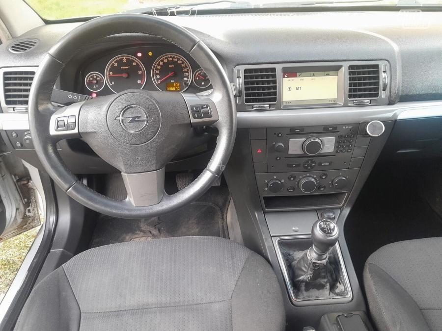 Grey Opel Vectra 2006 in Marijampole, with an engine capacity of 1.90 L and mileage of 336 thousand km for 1350 €, photo 10 on AUTOMOTO.COM.LV