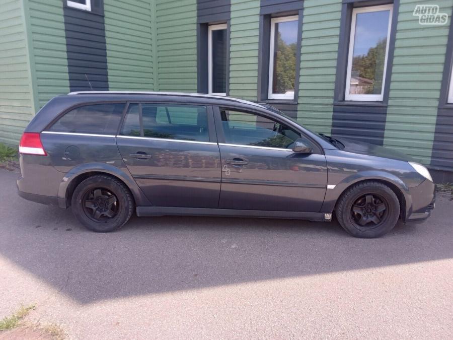Grey Opel Vectra 2006 in Siauliai, with an engine capacity of 1.90 L and mileage of 300 thousand km for 990 €, photo 6 on AUTOMOTO.COM.LV