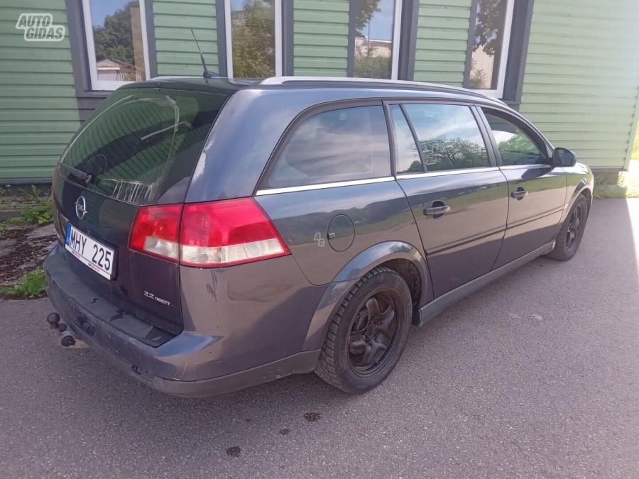 Grey Opel Vectra 2006 in Siauliai, with an engine capacity of 1.90 L and mileage of 300 thousand km for 990 €, photo 7 on AUTOMOTO.COM.LV