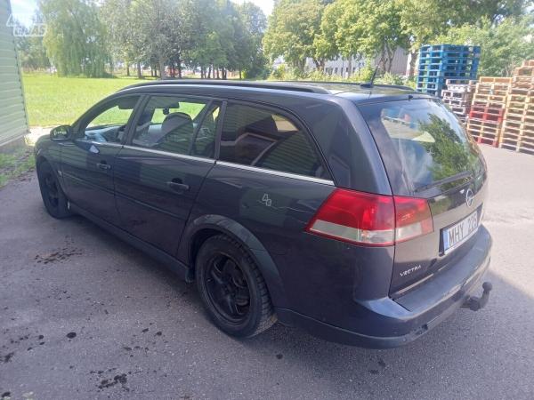 Grey Opel Vectra 2006 in Siauliai, with an engine capacity of 1.90 L and mileage of 300 thousand km for 990 €, photo 8 on AUTOMOTO.COM.LV