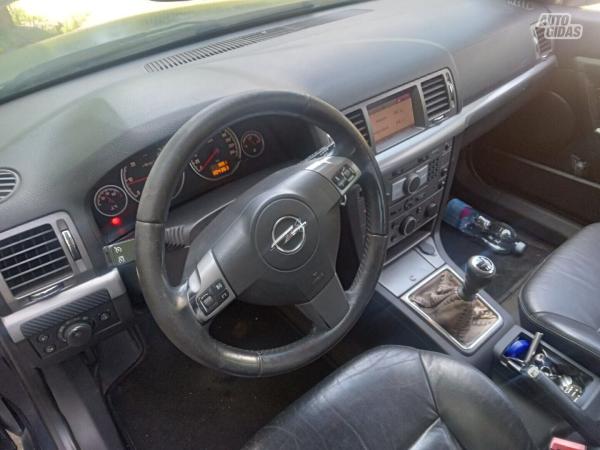 Grey Opel Vectra 2006 in Siauliai, with an engine capacity of 1.90 L and mileage of 300 thousand km for 990 €, photo 9 on AUTOMOTO.COM.LV