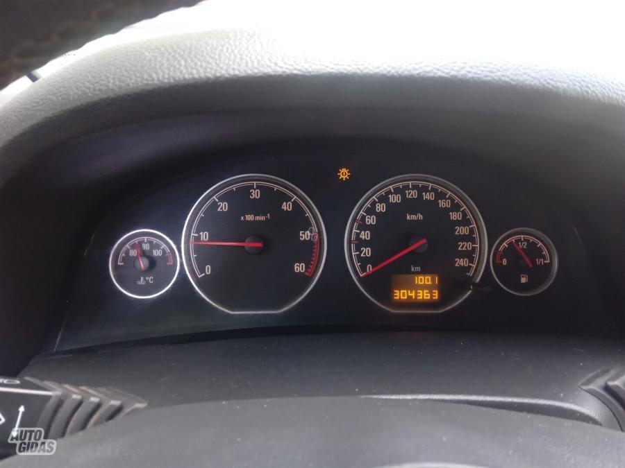 Grey Opel Vectra 2006 in Siauliai, with an engine capacity of 1.90 L and mileage of 300 thousand km for 990 €, photo 15 on AUTOMOTO.COM.LV