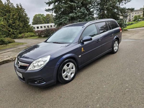 Grey Opel Vectra 2006 in Jekabpils, with an engine capacity of 1.90 L and mileage of 355 thousand km for 2150 €, photo 1 on AUTOMOTO.COM.LV