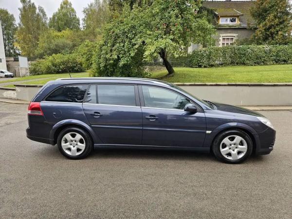 Grey Opel Vectra 2006 in Jekabpils, with an engine capacity of 1.90 L and mileage of 355 thousand km for 2150 €, photo 6 on AUTOMOTO.COM.LV