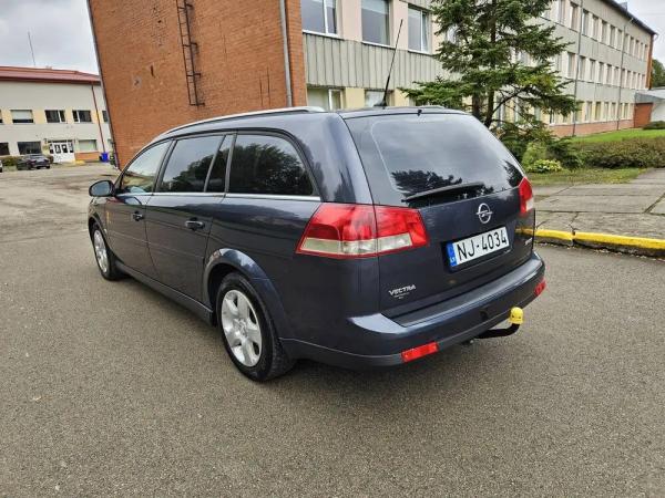 Grey Opel Vectra 2006 in Jekabpils, with an engine capacity of 1.90 L and mileage of 355 thousand km for 2150 €, photo 10 on AUTOMOTO.COM.LV