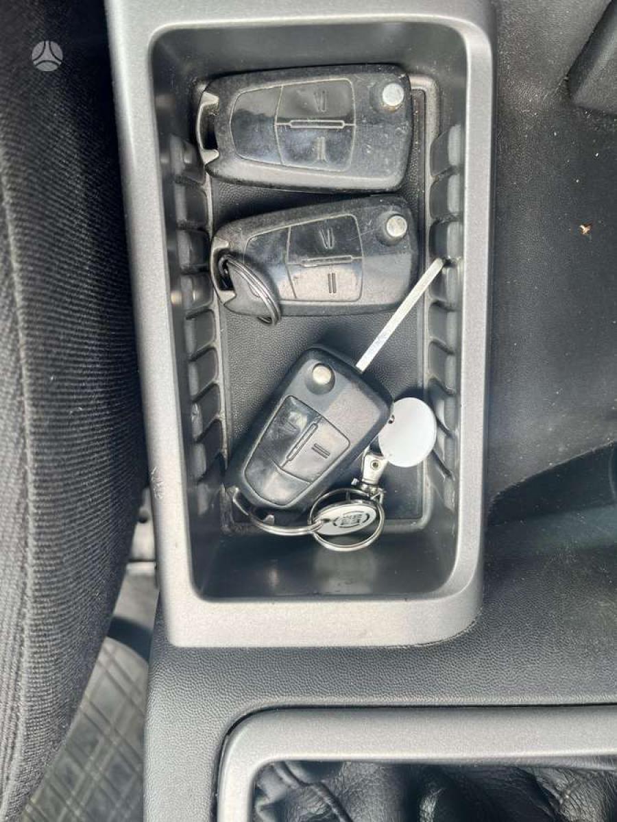 Pelēks Opel Vectra 2006 Viļņa, ar dzinēja tilpumu 1.91 L un nobraukumu 410 tūkst. km par 1250 €, foto 10 vietnē AUTOMOTO.COM.LV