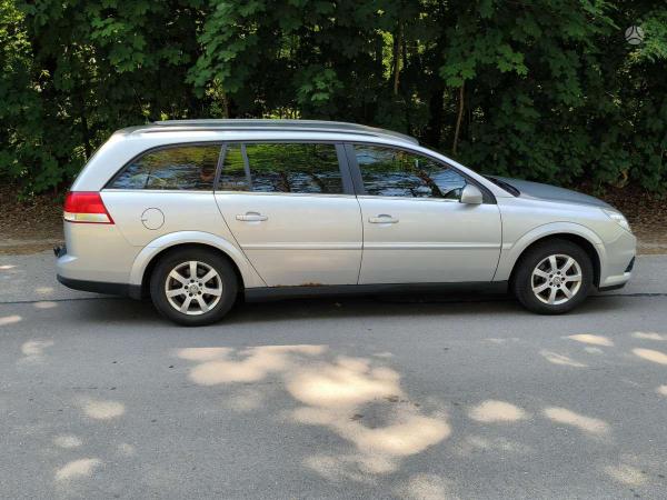 Grey Opel Vectra 2006 in Vilnius, with an engine capacity of 1.91 L and mileage of 264 thousand km for 1500 €, photo 4 on AUTOMOTO.COM.LV