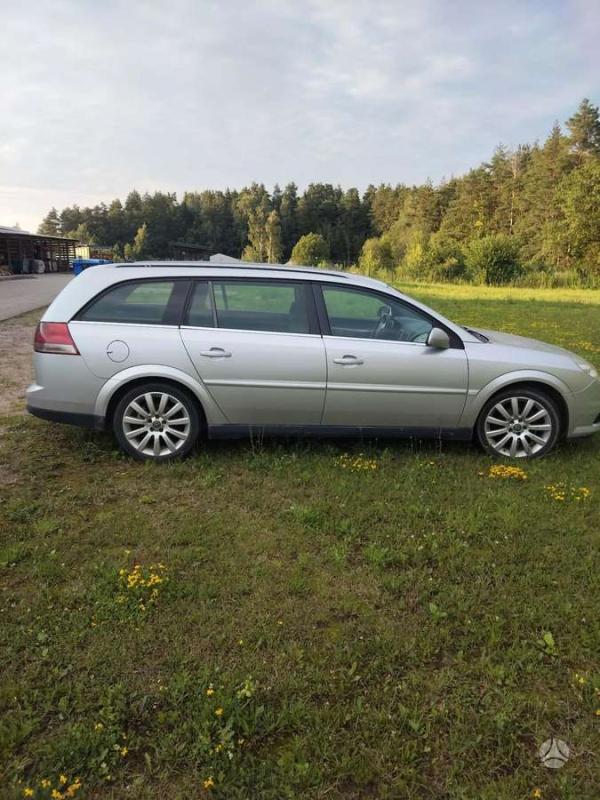 Grey Opel Vectra 2006 in Vilnius, with an engine capacity of 1.91 L and mileage of 280 thousand km for 1200 €, photo 2 on AUTOMOTO.COM.LV