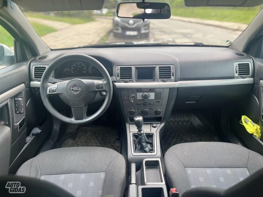 Grey Opel Vectra 2006 in Vilnius, with an engine capacity of 1.90 L and mileage of 410 thousand km for 1150 €, photo 7 on AUTOMOTO.COM.LV