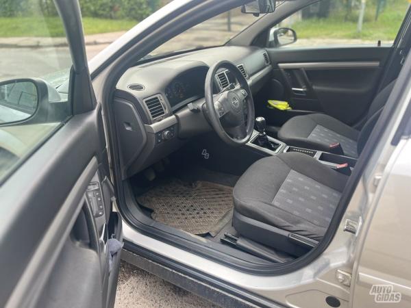Grey Opel Vectra 2006 in Vilnius, with an engine capacity of 1.90 L and mileage of 410 thousand km for 1150 €, photo 7 on AUTOMOTO.COM.LV