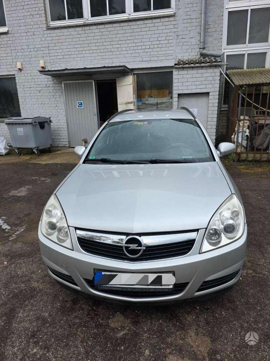 Grey Opel Vectra 2006 in Vilnius, with an engine capacity of 1.91 L and mileage of 265 thousand km for 1200 €, photo 4 on AUTOMOTO.COM.LV